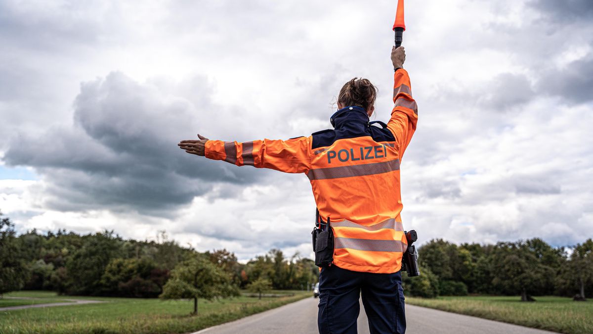 196 km/h statt 80 – Raser (18) muss Ausweis und Auto abgeben