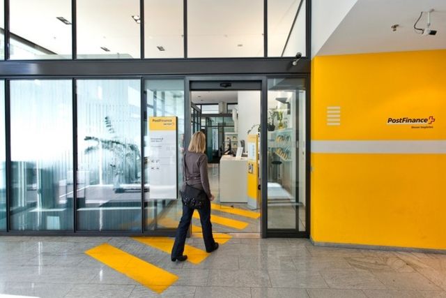 Banque – PostFinance doit baisser ses frais de transaction | Tribune de Genève