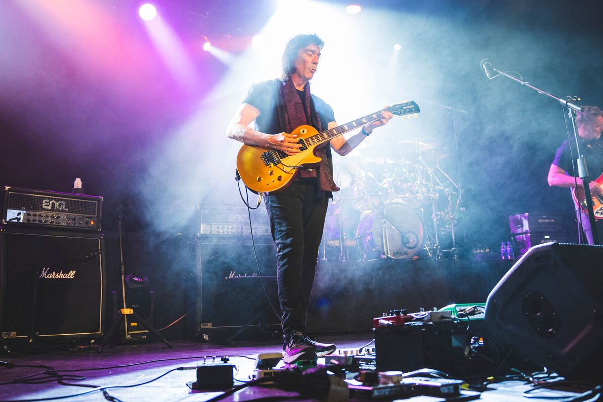 Konzert von Steve Hackett: Seine Gitarre ist eine Zeitmaschine | Tages ...
