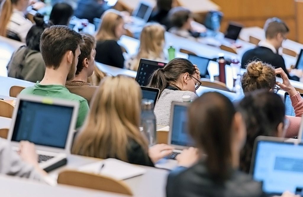Nur noch jede zweite Woche Vorlesung an der Universität Bern | Der Bund