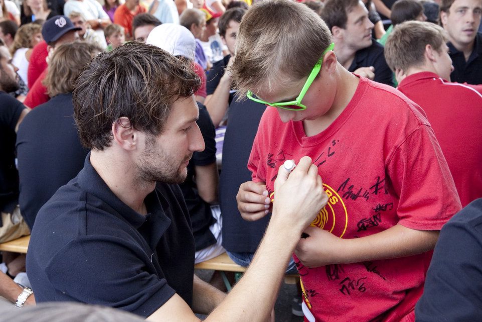 Die Fans sind bereit für die Hockeysaison | Berner Zeitung
