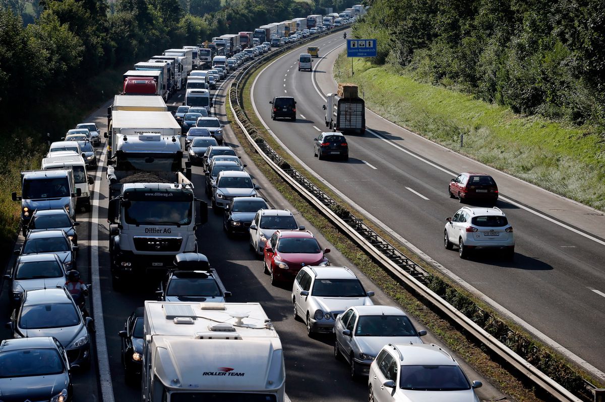 Autobahn A2: Eichtunnel nach Unfall gesperrt – grosser Stau im Kanton ...
