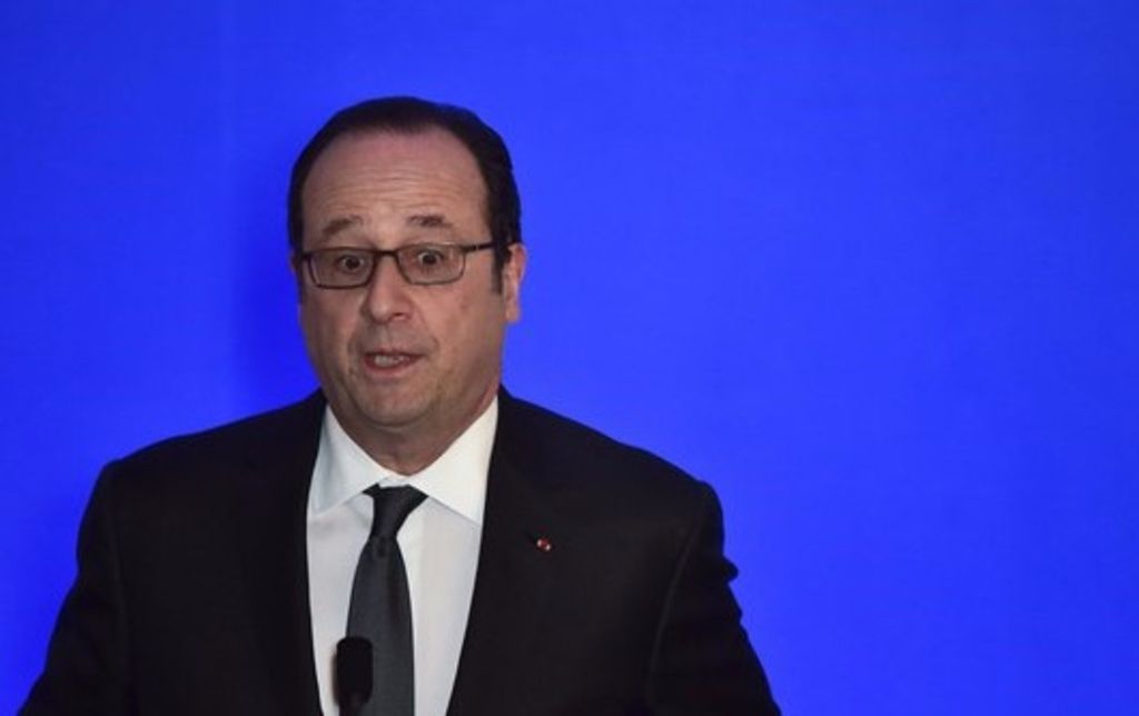 france-coup-de-feu-en-plein-discours-de-hollande-tribune-de-gen-ve