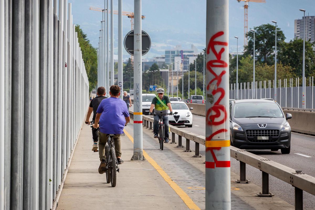 Aménagements urbains - Sur le pont Butin, le piéton est de trop et le ...