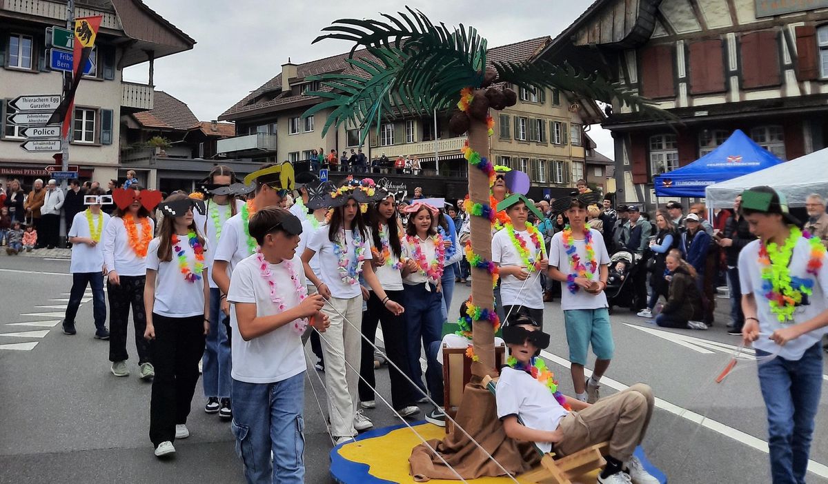 Schulfest in Uetendorf: Von Hawaii, Lego und Augenblicken | Berner Zeitung