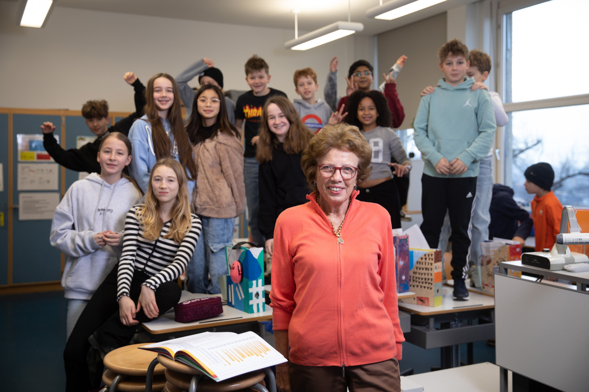 Seniorin in der Schule: Evelyn Teitler ist 80 und geht in die 6. Klasse ...