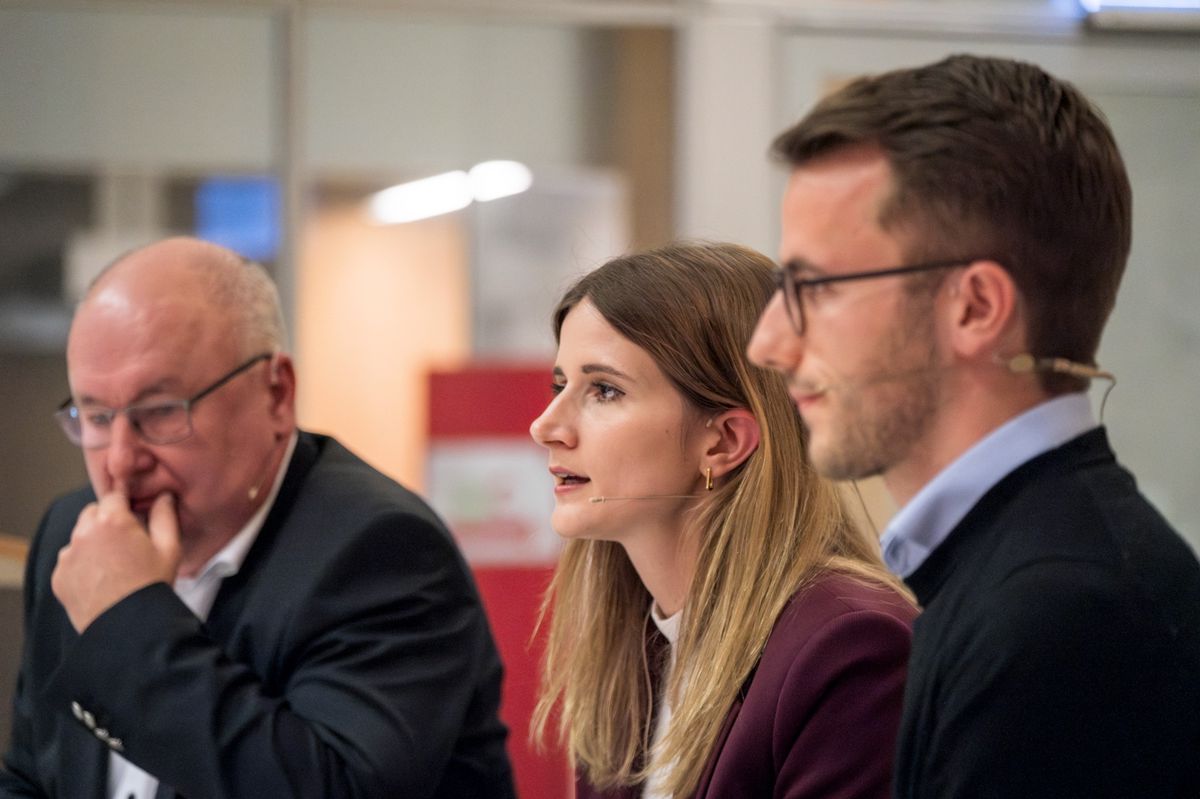 Podium zur 13. AHV-Rente: Würden die Richtigen profitieren? | Tages ...