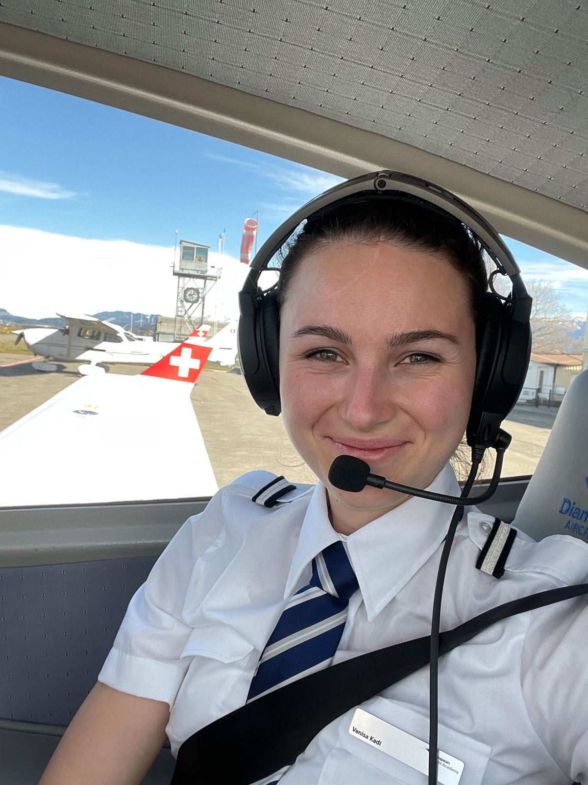 Swiss fehlt Personal im Cockpit: Sie ist 23 und schon bald Pilotin ...