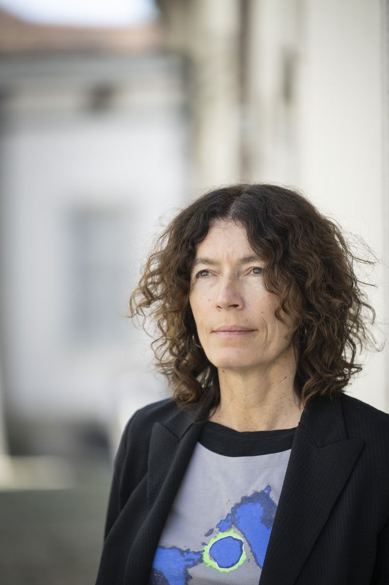 Anne Weber, Bannmeile: Fesselndes Buch über Pariser Banlieue | Berner ...