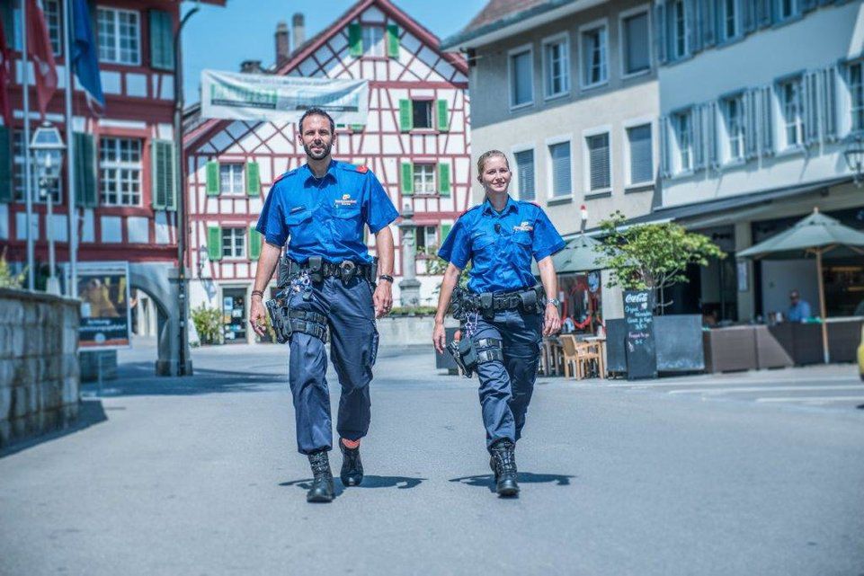 Wird die Stadtpolizei Zürich dunkelblau? | Tages-Anzeiger