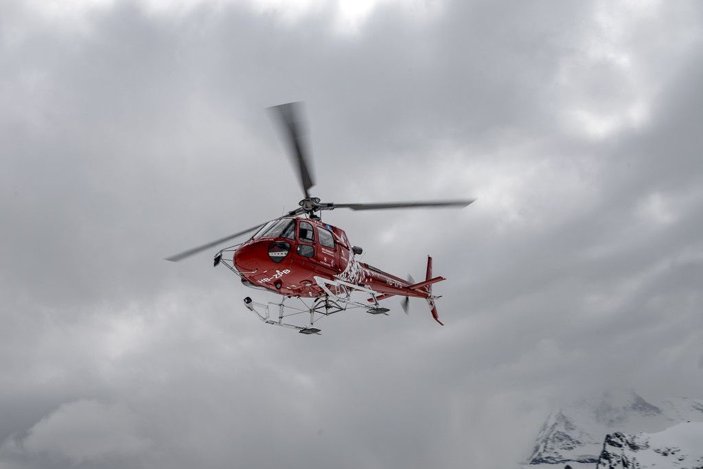 Flugunfall in Hochgebirge: Helikopter der Air Zermatt stürzt im Monte ...
