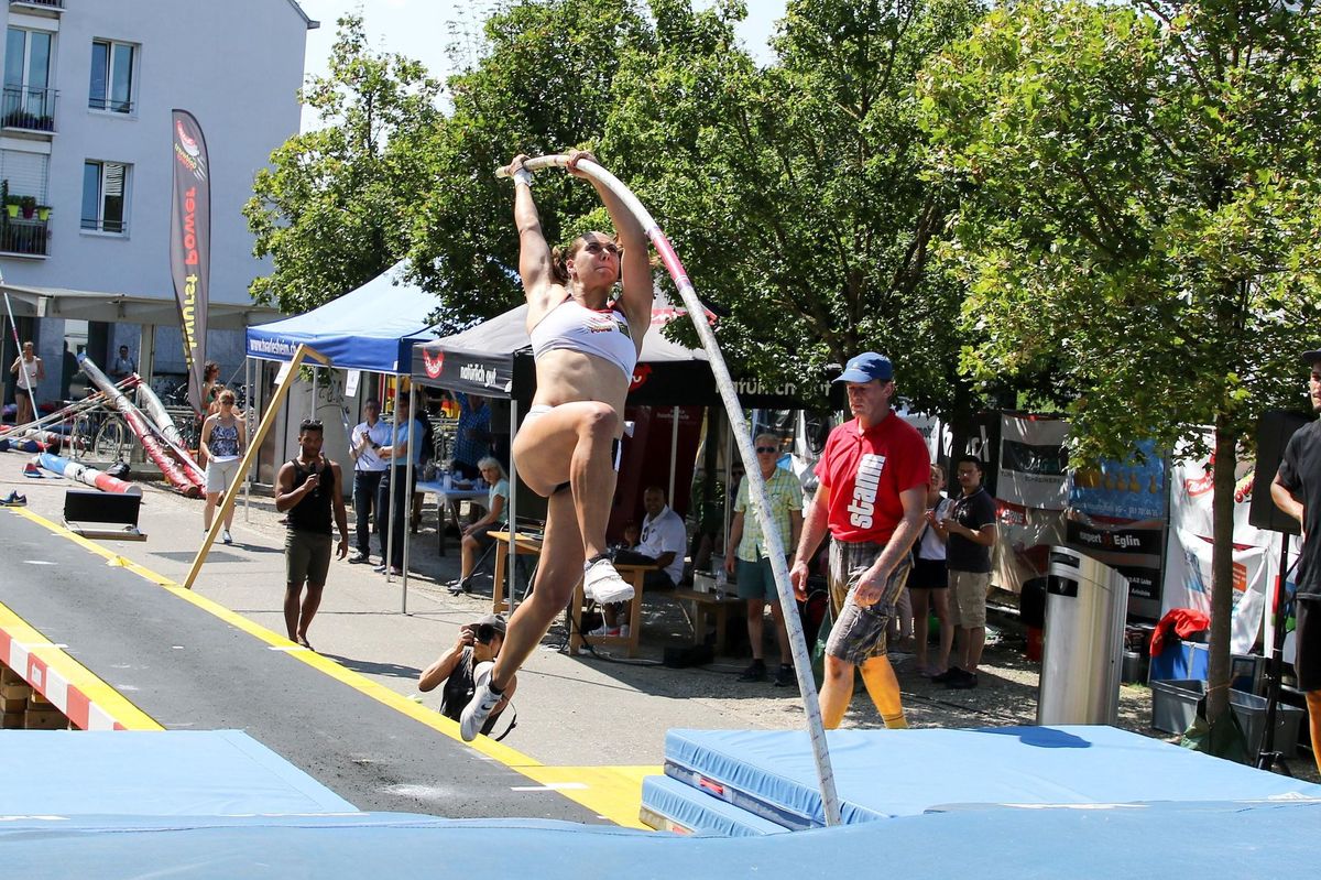 Olympiaserie – «Für den Bruchteil einer Sekunde fliegt man schwerelos durch die Luft» | Basler ...