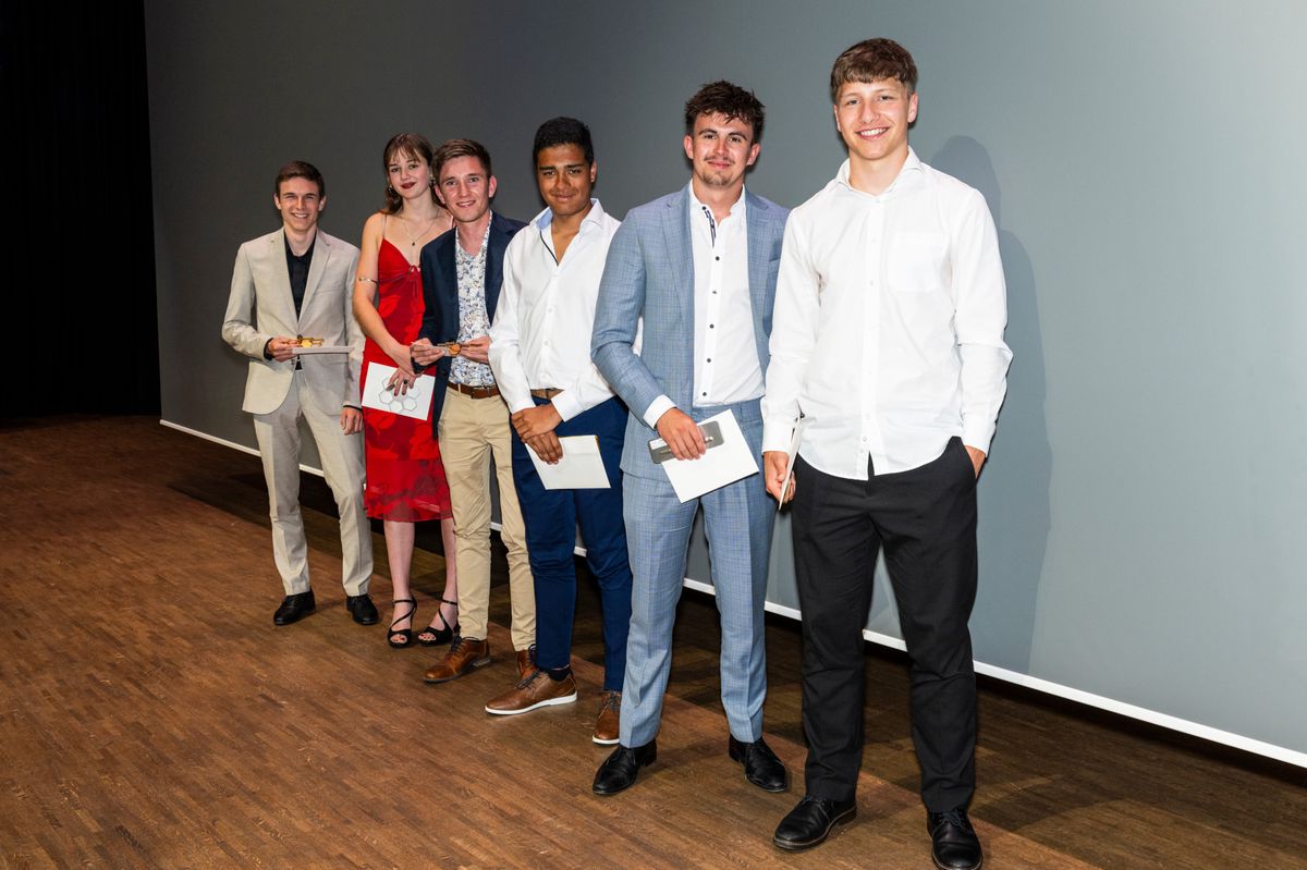 Berufsabschlussfeier in Spiez: Ausgezeichnete Zeichnerinnen und ...