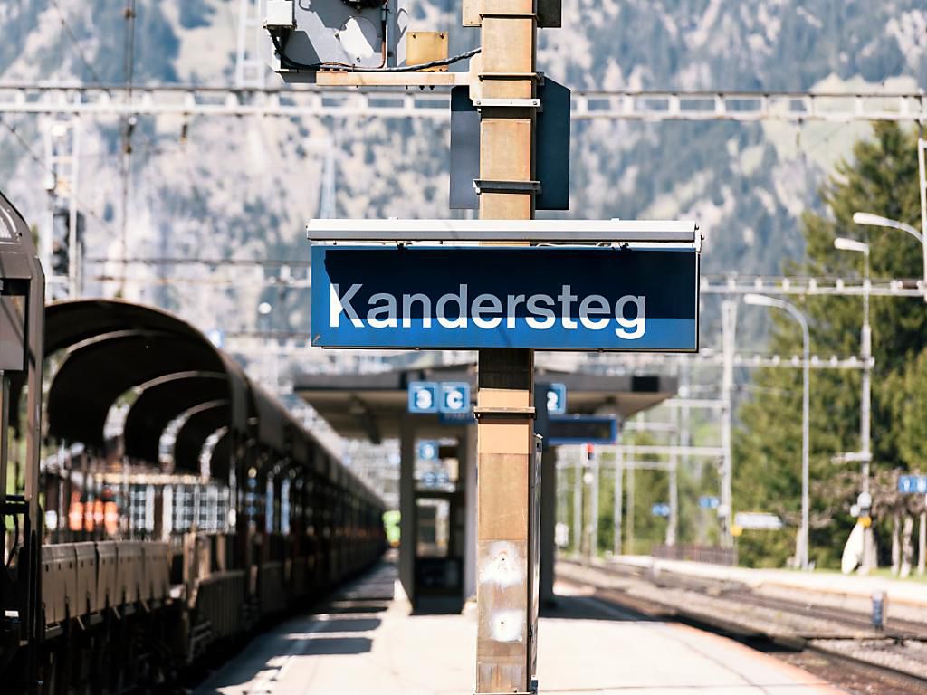 Wegen Lawinengefahr – Autoverlad zwischen Kandersteg und Goppenstein ...