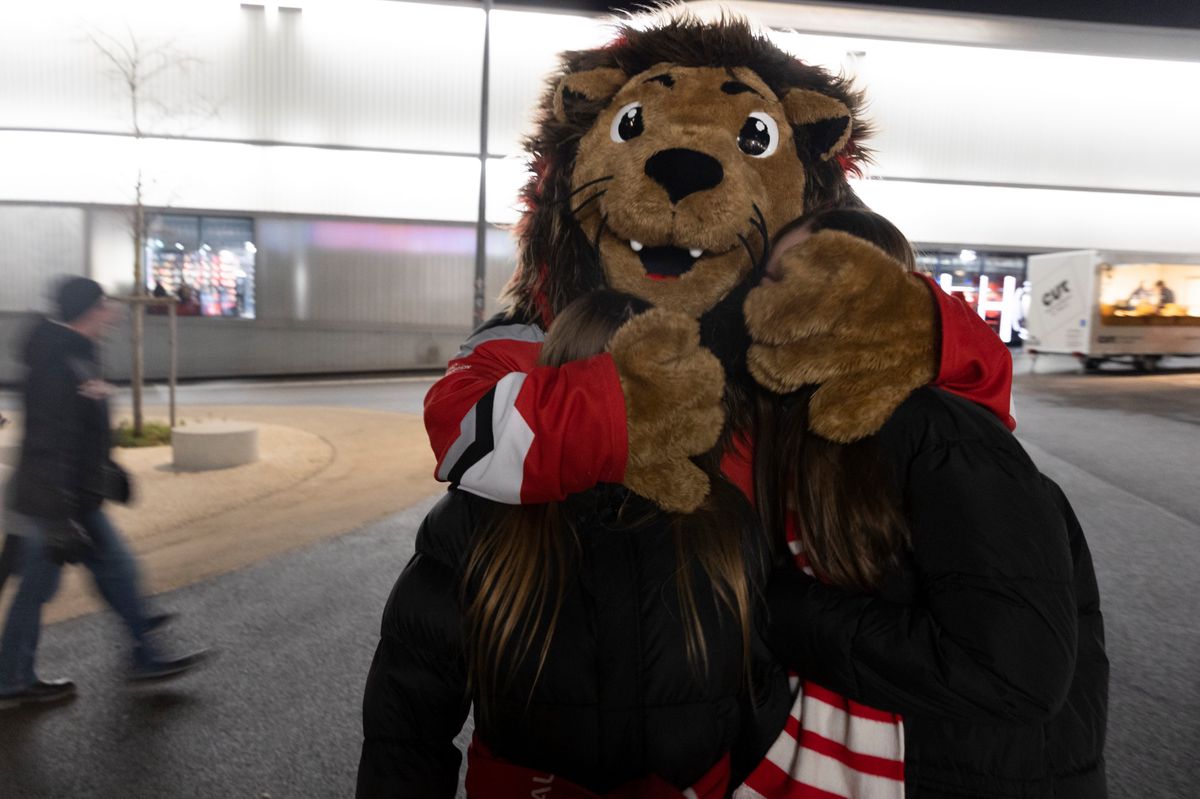 LHC: dans le costume de Léo, la mascotte du club | 24 heures