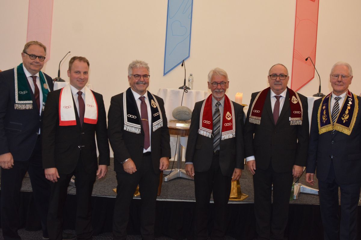 Oberländer Loge ist 50-jährig: Feier im Zeichen von drei Kettengliedern ...