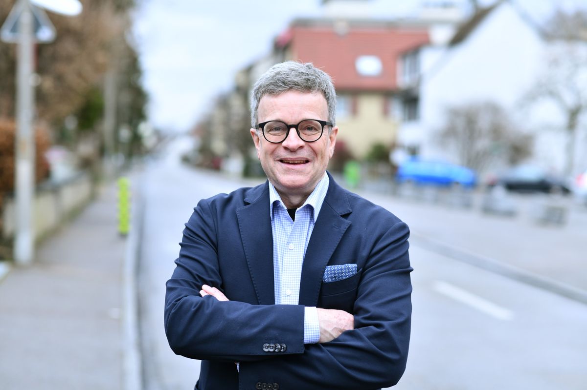 Marc Schinzel im Porträt: Von Binningen aus kommentiert er das ...