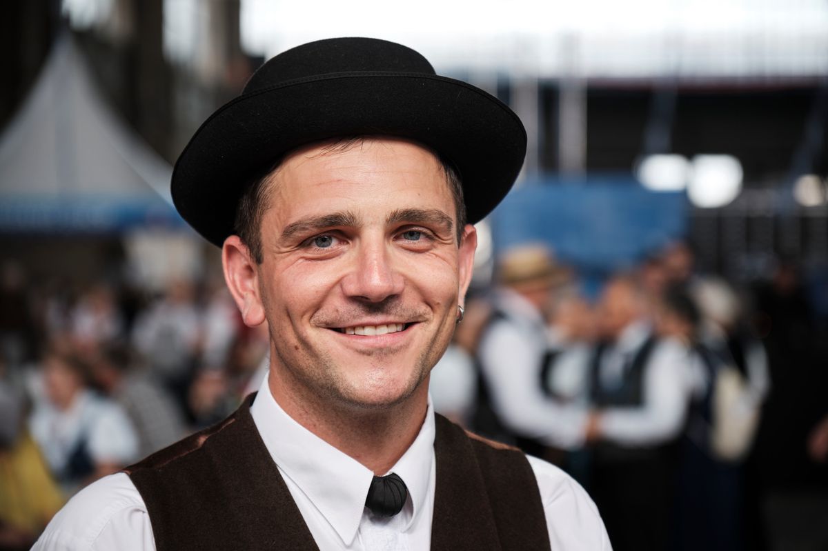 Berner Trachtengruppen treten im hippen Zürich auf | Berner Zeitung