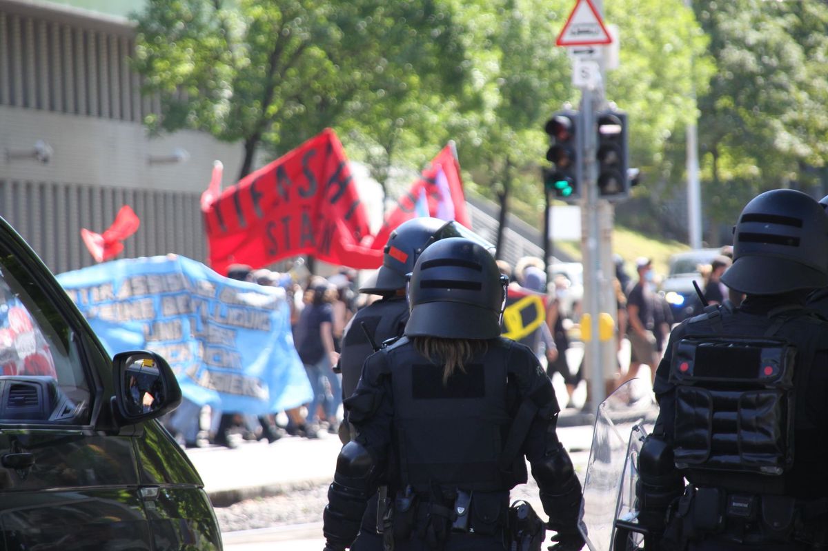 Basel im Demo-Fieber – Gleich drei Demonstrationen legen Verkehr lahm ...