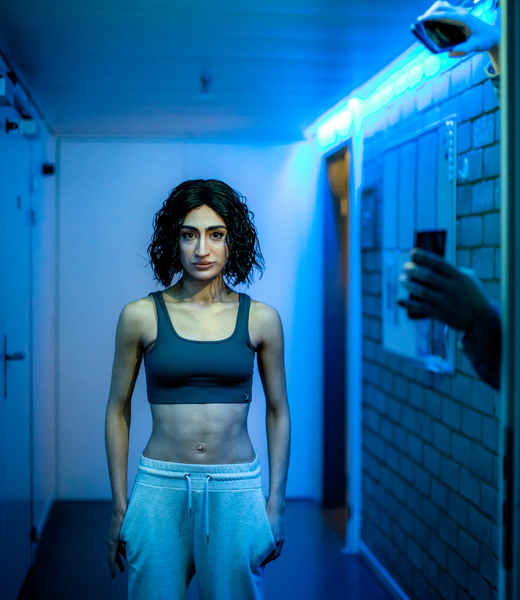 Nairi Hadodo solo am Theater Basel: Sie eifert auf der Bühne Kim ...