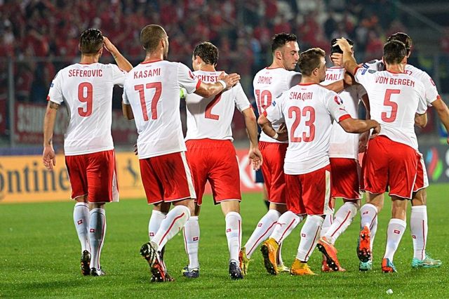 FOOTBALL: La Suisse sort du Top-10 - Le Matin