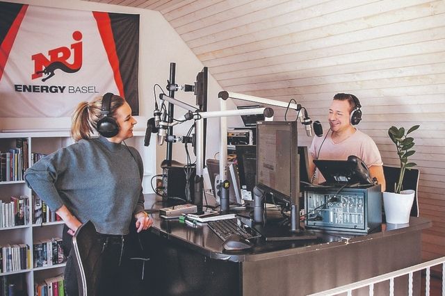 Radio Energy Basel sendet aus dem Wohnzimmer | Basler Zeitung