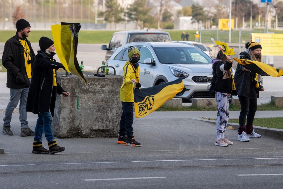 Wie die YB-Fans feiern – «Hopp YB»-Rufe auf dem Parkplatz | Der Bund
