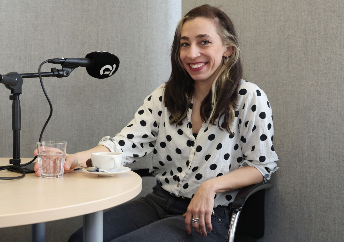 Carol Schuler im Podcast: Von der zahnlosen Grille zur singenden ...