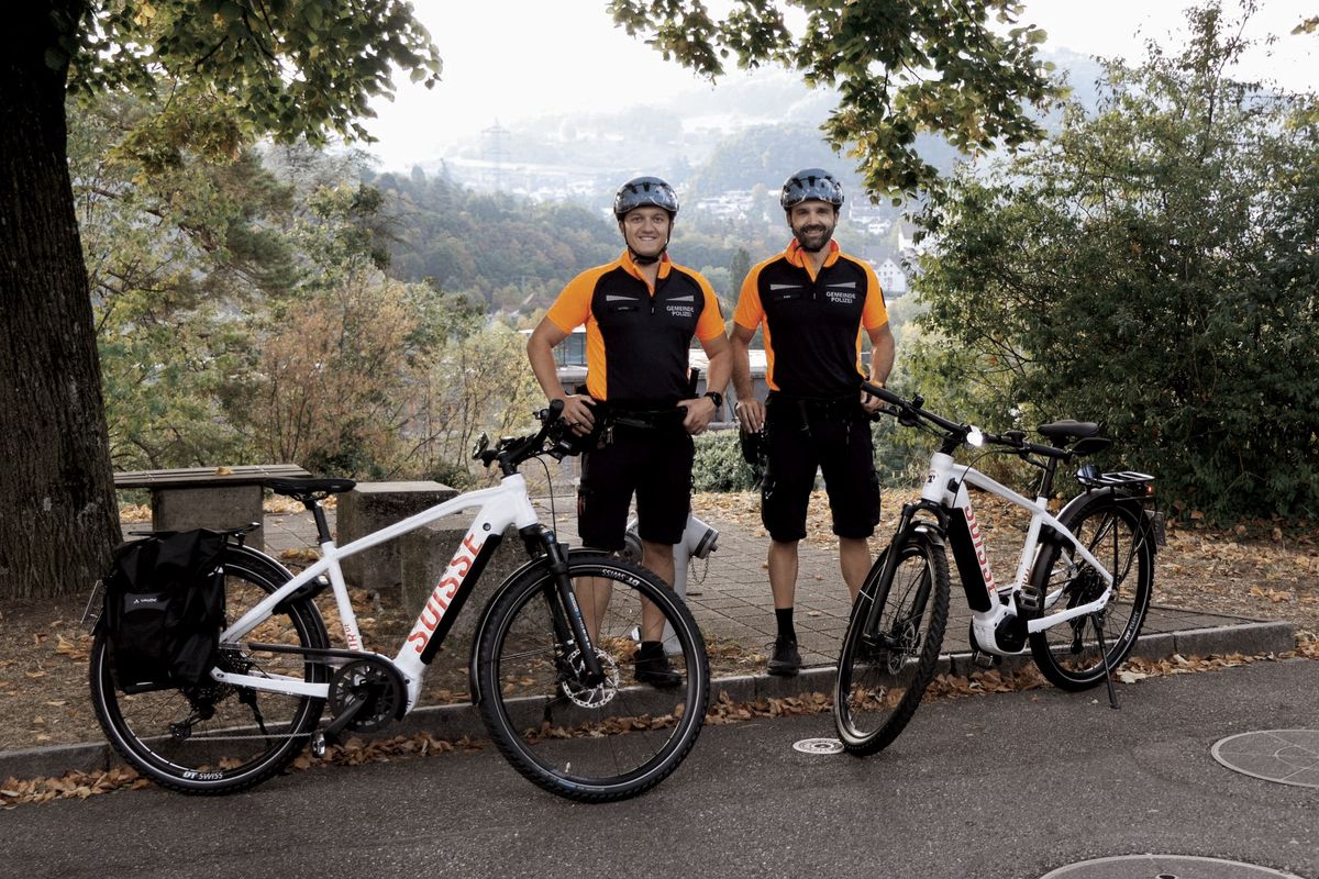 Mit E-Bikes durch Münchenstein: Polizisten sind neu auch auf zwei ...