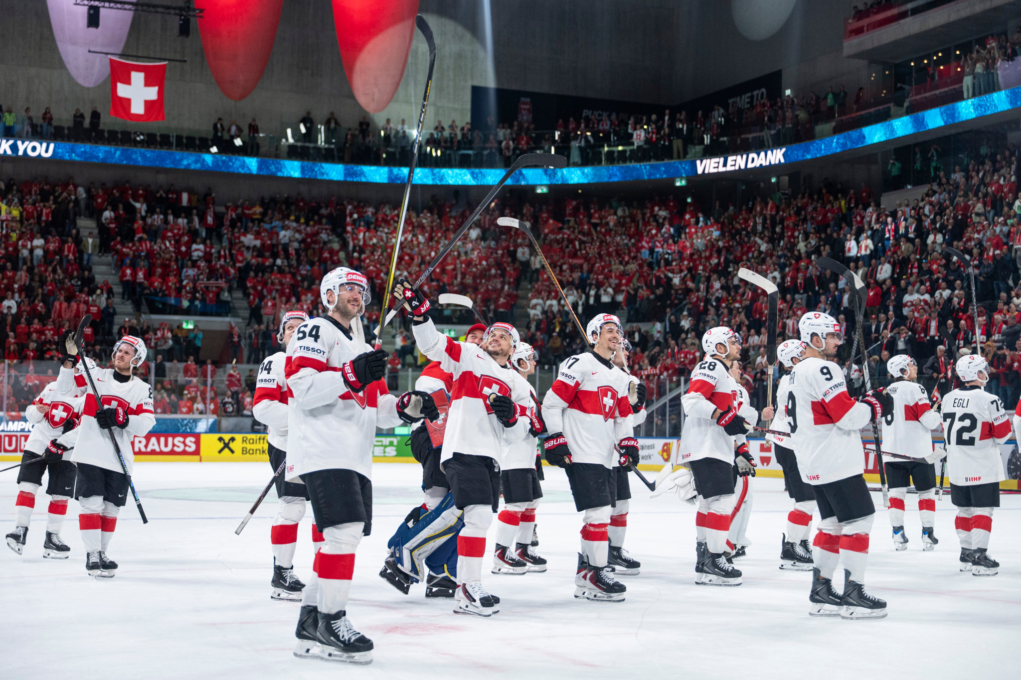 Schweiz demütigt Deutschland: Eine Eishockey-Gala, so schön wie Büne ...