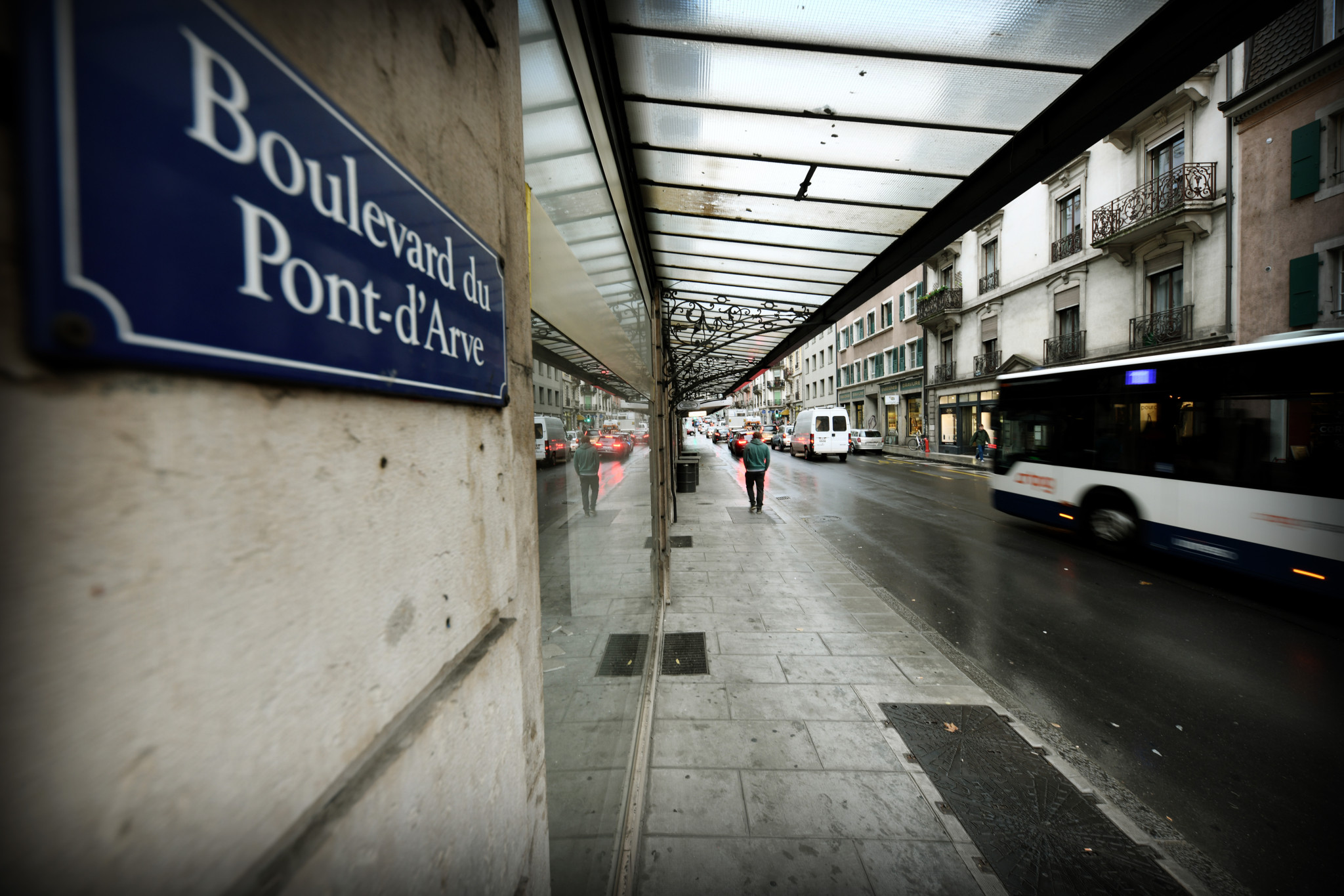 Genève: un panneau «Protection anti-bruit» sauve un chauffard