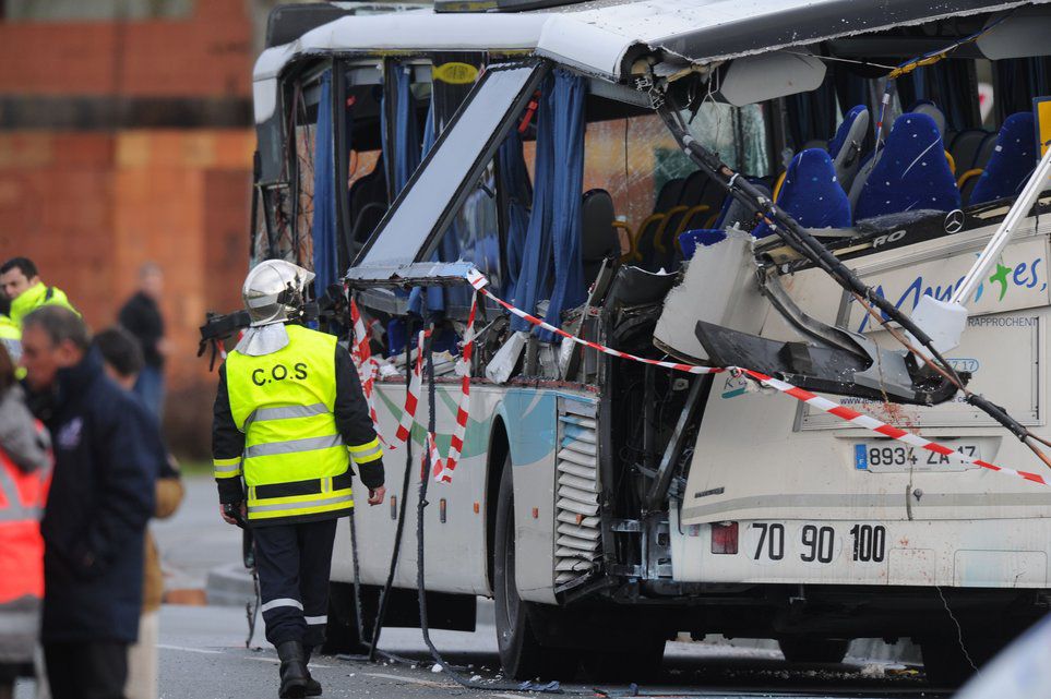 Unfall zwischen Schulbus und LKW – sechs Jugendliche tot | Tages-Anzeiger