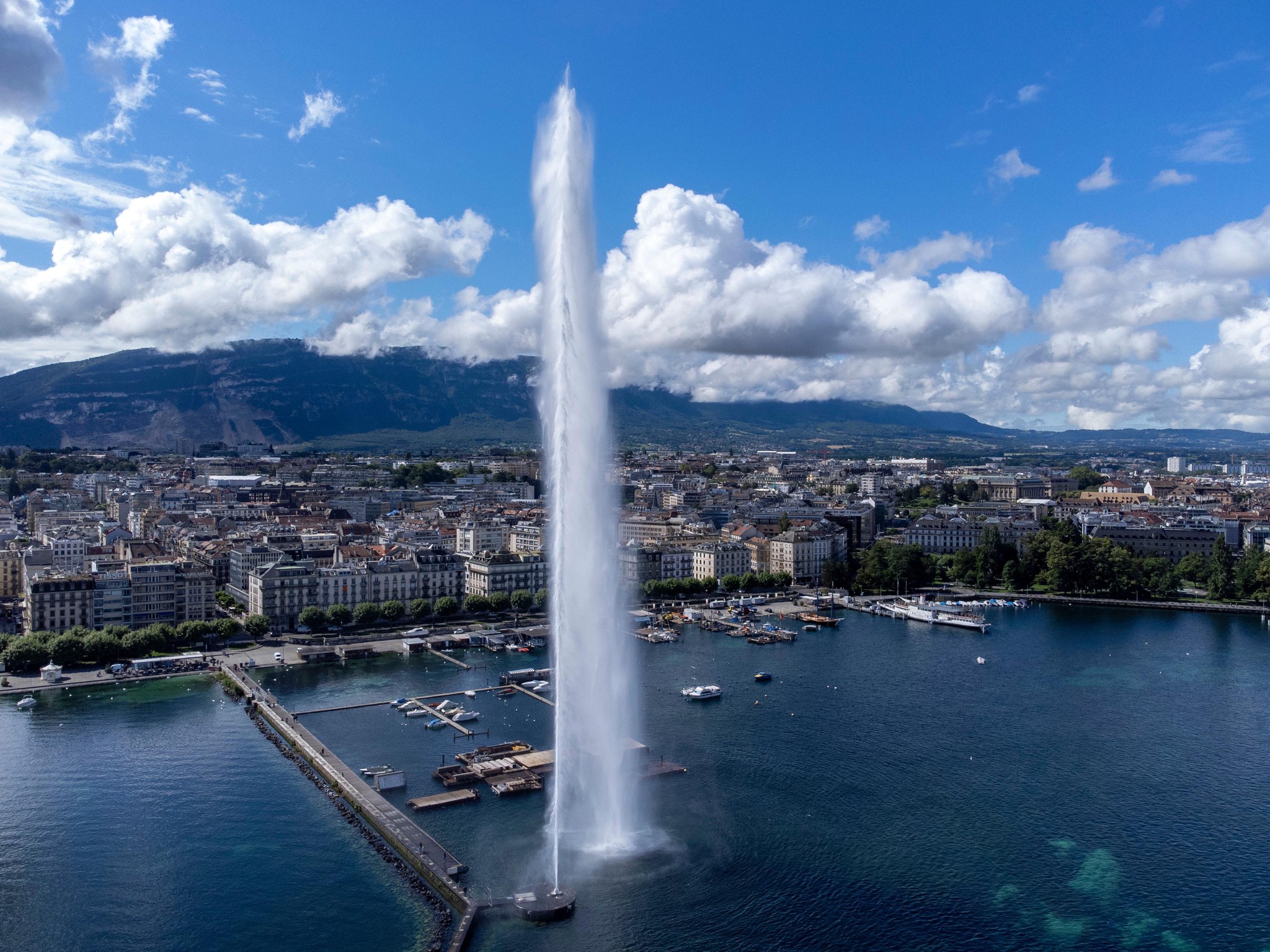Tourisme à Genève : Le jet d’eau, deuxième fontaine la plus ...