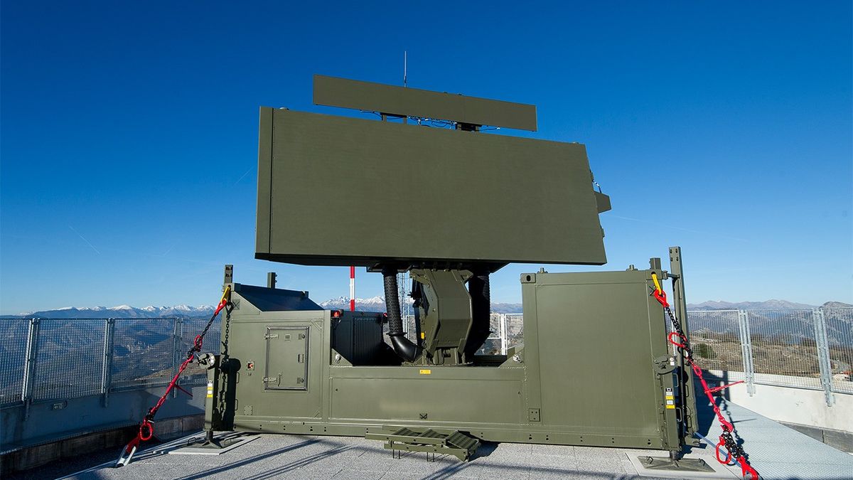 Treize nouveaux radars militaires pour surveiller l'espace aérien - L ...