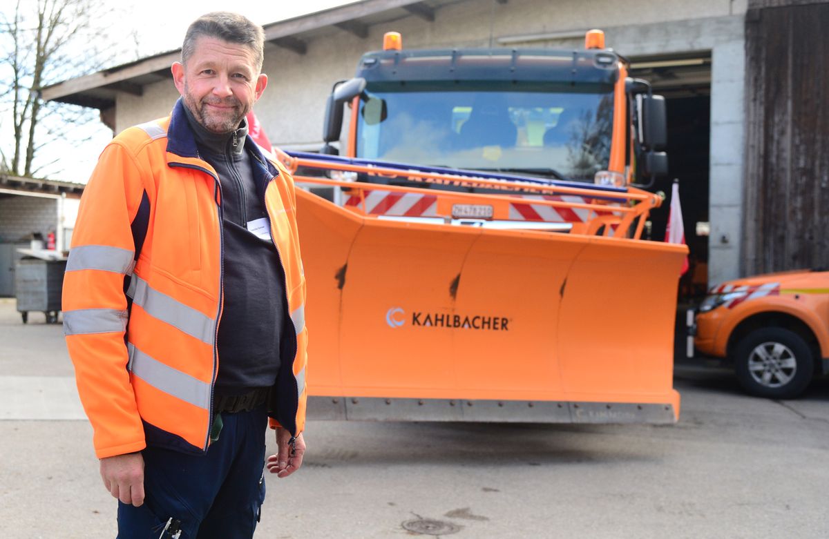 Winterdienst in Illnau-Effretikon: Er sorgt mit Schneepflug und ...