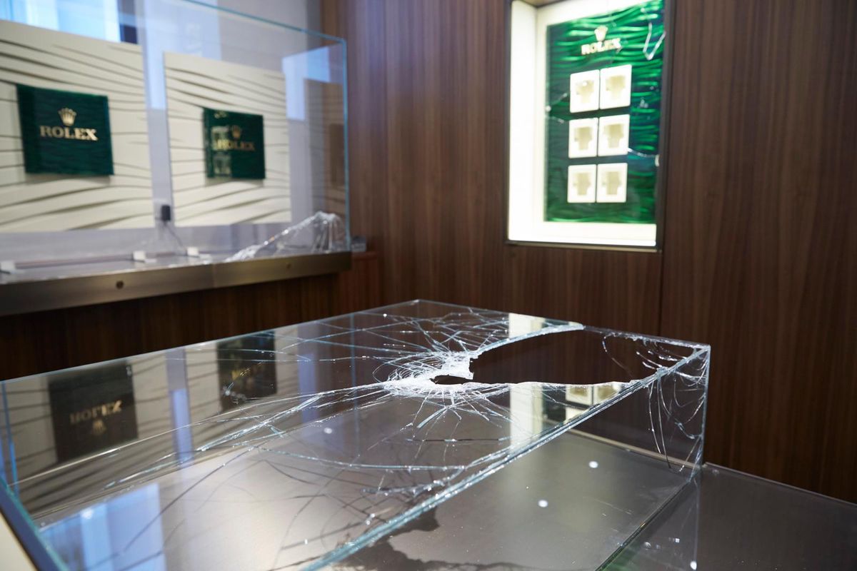 Bezirksgericht Bülach - Dummer Fehler bringt zwei Serieneinbrecher ins ...