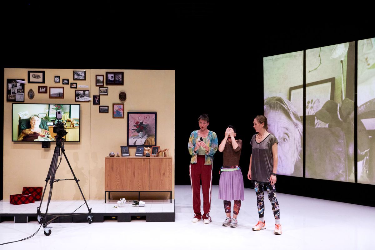 La Comédie: «La Belle et la Bête»: du baiser volé au baiser voulu ...