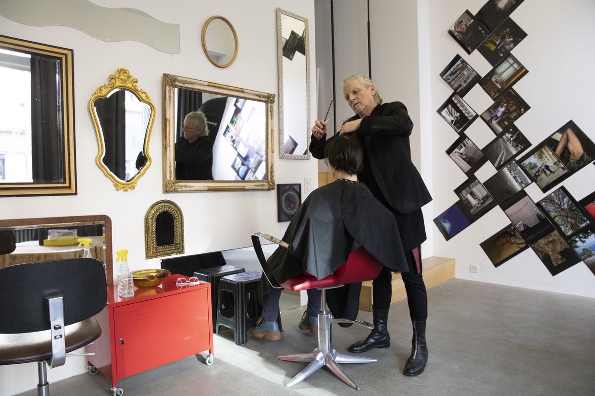 Signé Lausanne: Au Cercle, cheveux propres de rigueur et tarif unique ...