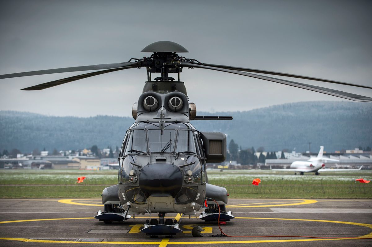 Flugübungen der Luftwaffe: Super Pumas donnern in Abendstunden über den ...