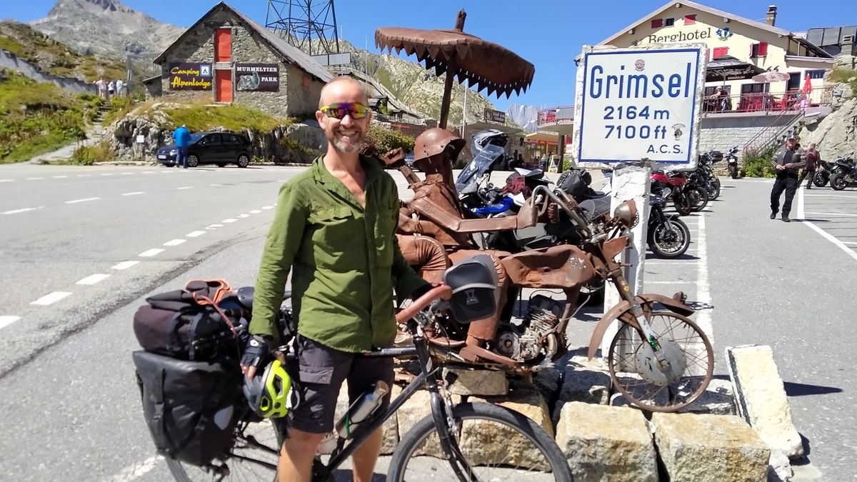 Il a fait le tour du monde, mais c’est en Suisse qu’on lui a tout volé ...