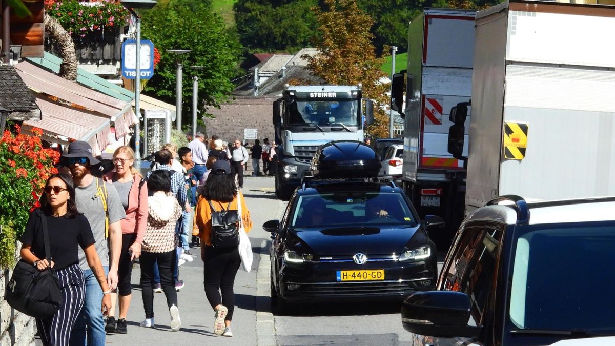 Besucheransturm in den Alpen: Tourismus bringt Schweizer Bergregionen an den Anschlag | Tages ...