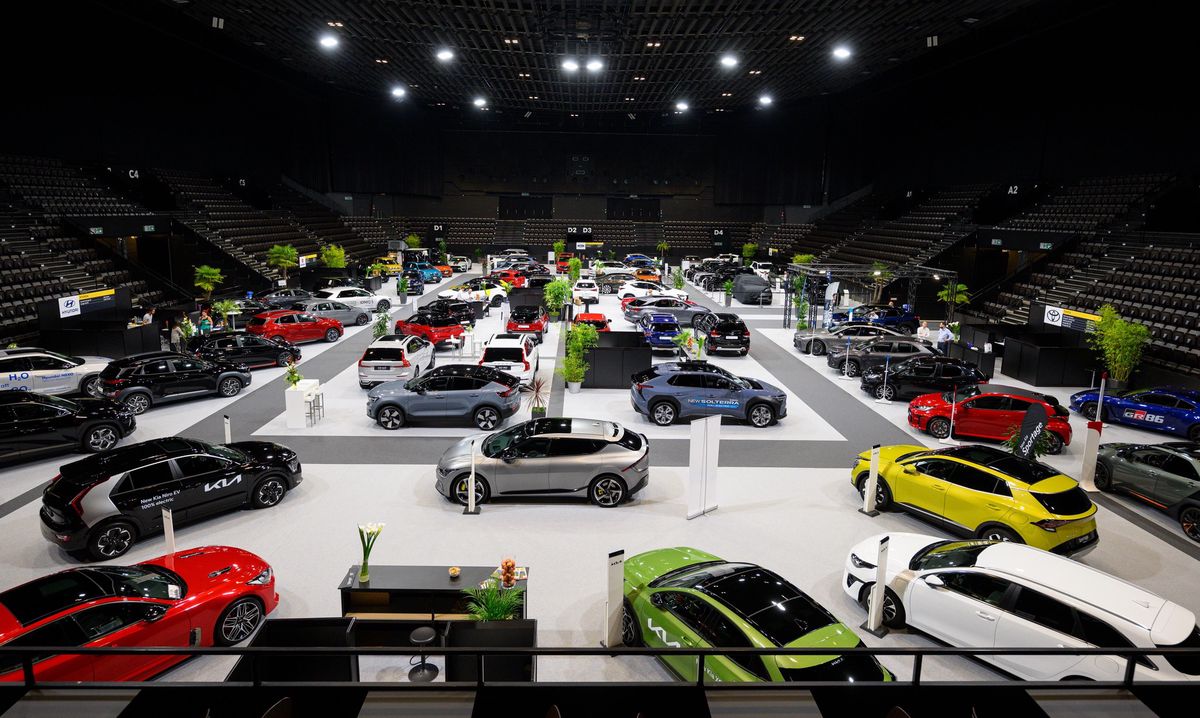 Auto Basel mit über 250 Neuwagen: Die grüne Flotte auf Basels Strassen ...