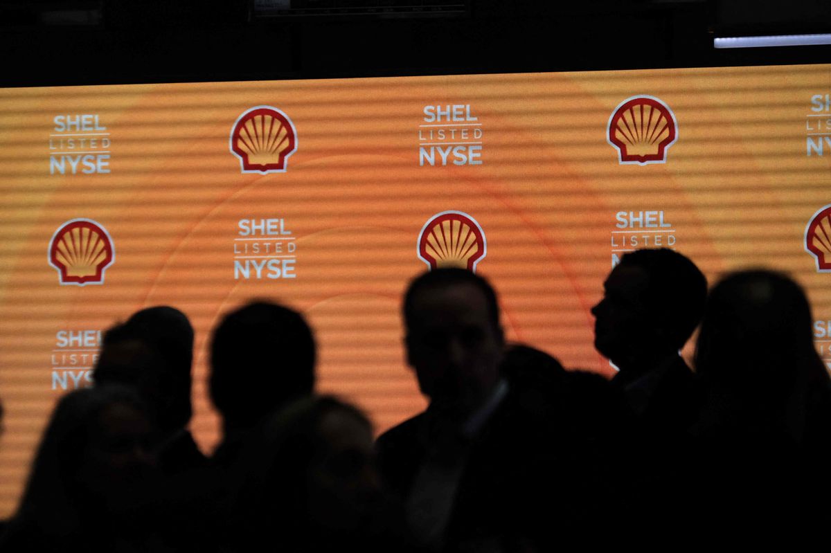 Transition énergétique: Shell revient sur son engagement de baisser ...