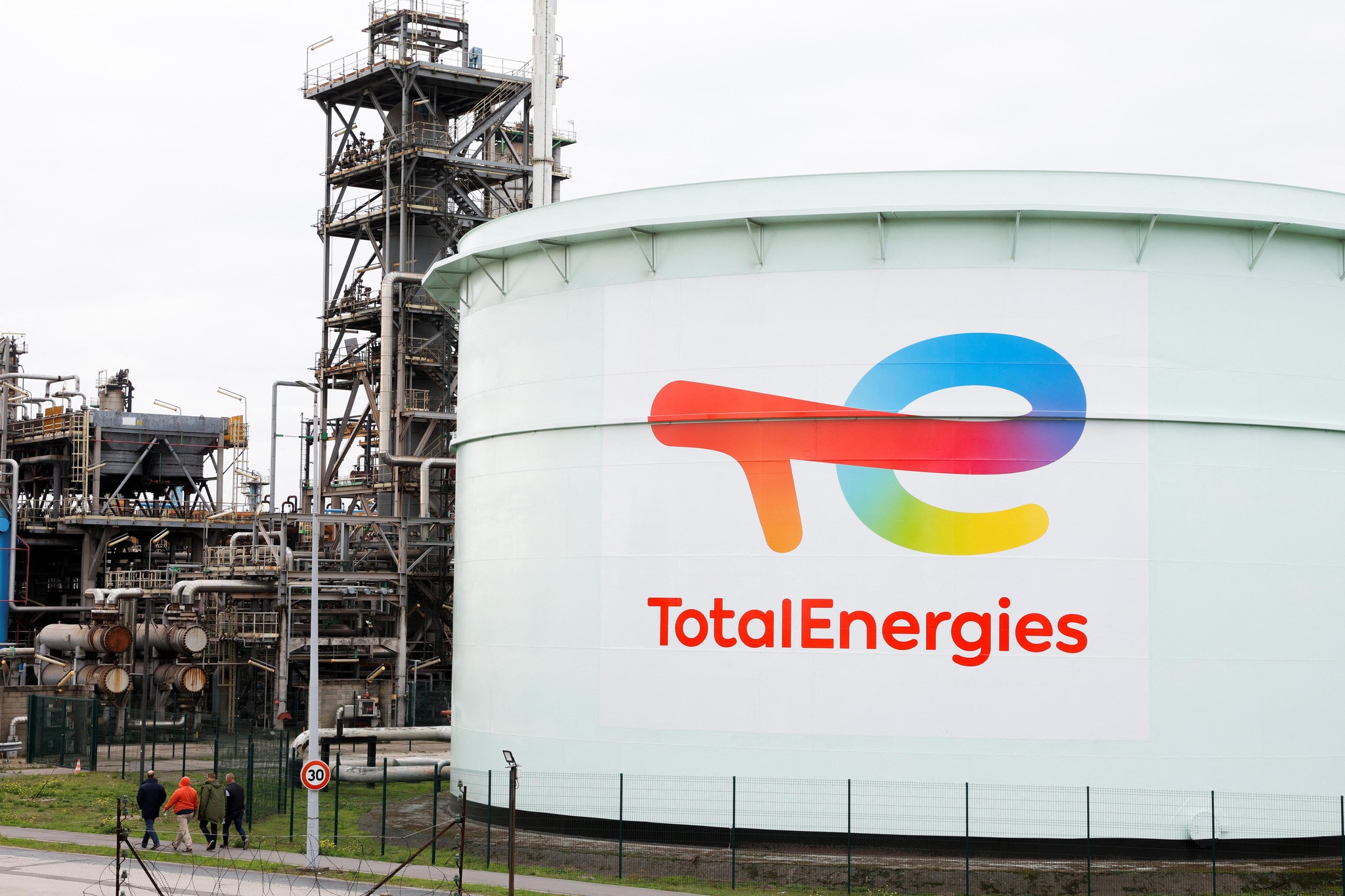Greenpeace: TotalEnergies émettrait 4 fois plus de gaz à effet de serre ...