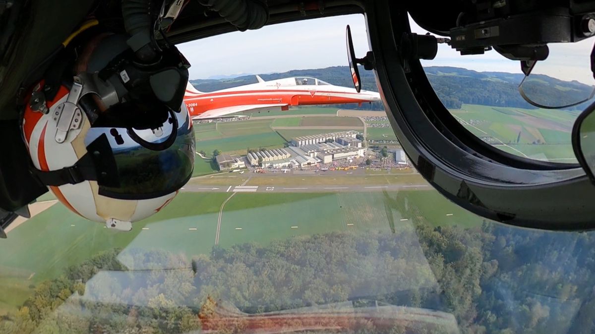 Als Pilot der Patrouille Suisse : Kopfüber am Himmel über dem ...