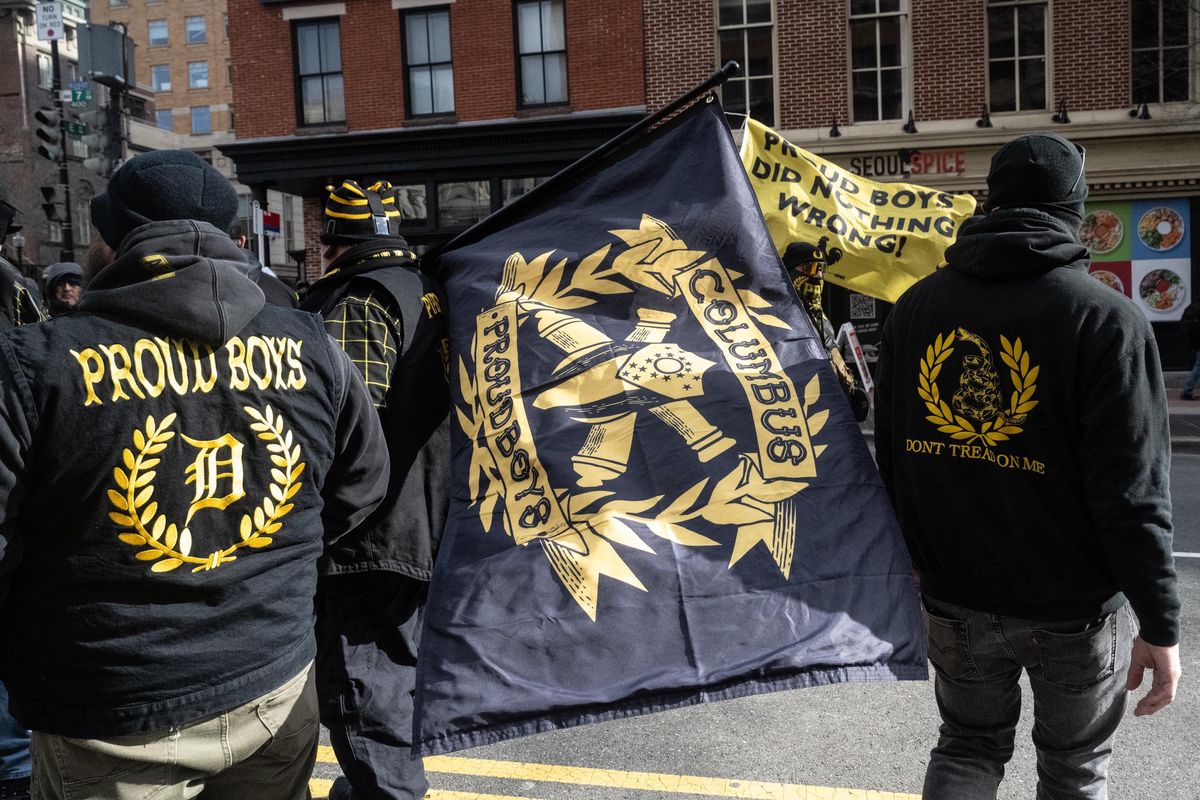 Begnadigung von Capitol-Stürmern: Proud Boys verlieren ihre ...