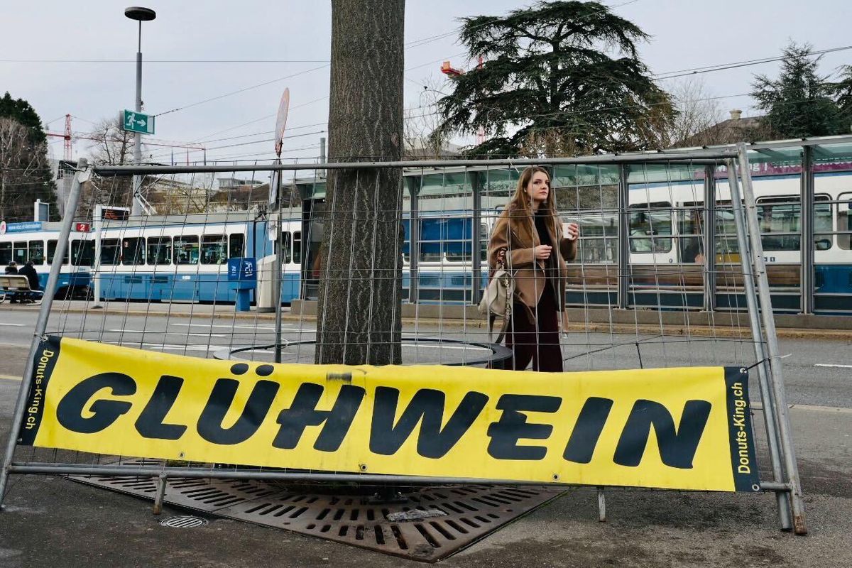 Silvester 2022/23 in Zürich: Erst gingen die Lichter aus, dann schossen ...