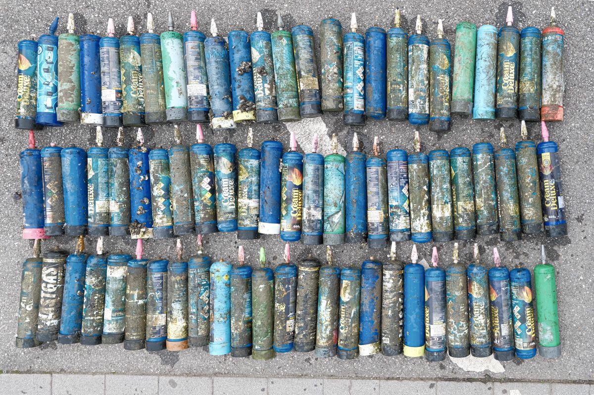 77 bonbonnes de protoxyde d’azote découvertes au fond du Léman | 24 heures