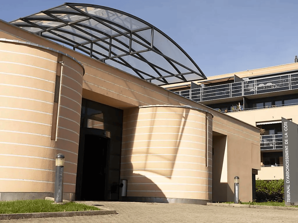 Justice à Nyon (VD) : Le joaillier n’a pas volé le diamant à 8 millions ...