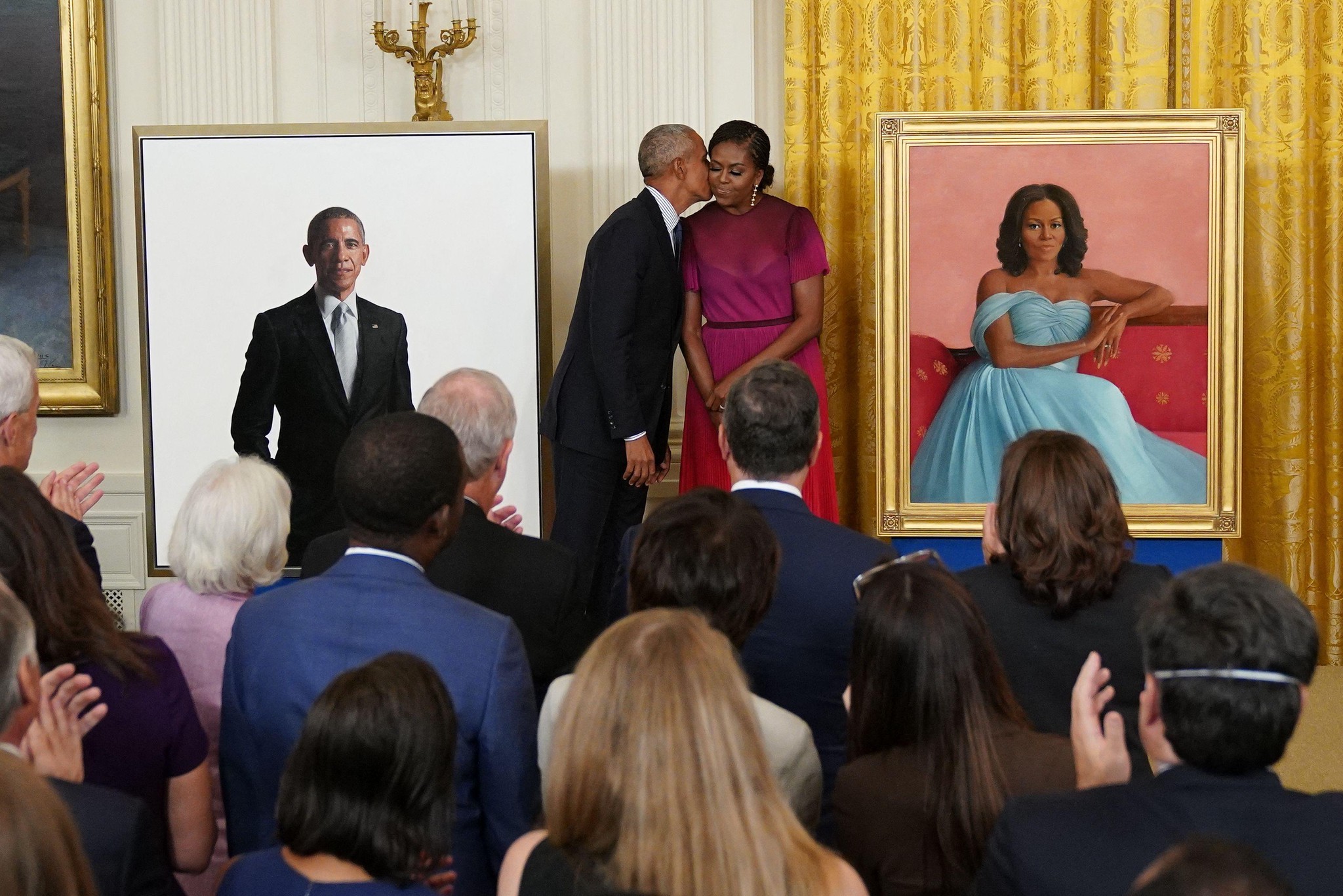 Porträts im Weissen Haus: Offizielle Gemälde der Obamas enthüllt ...